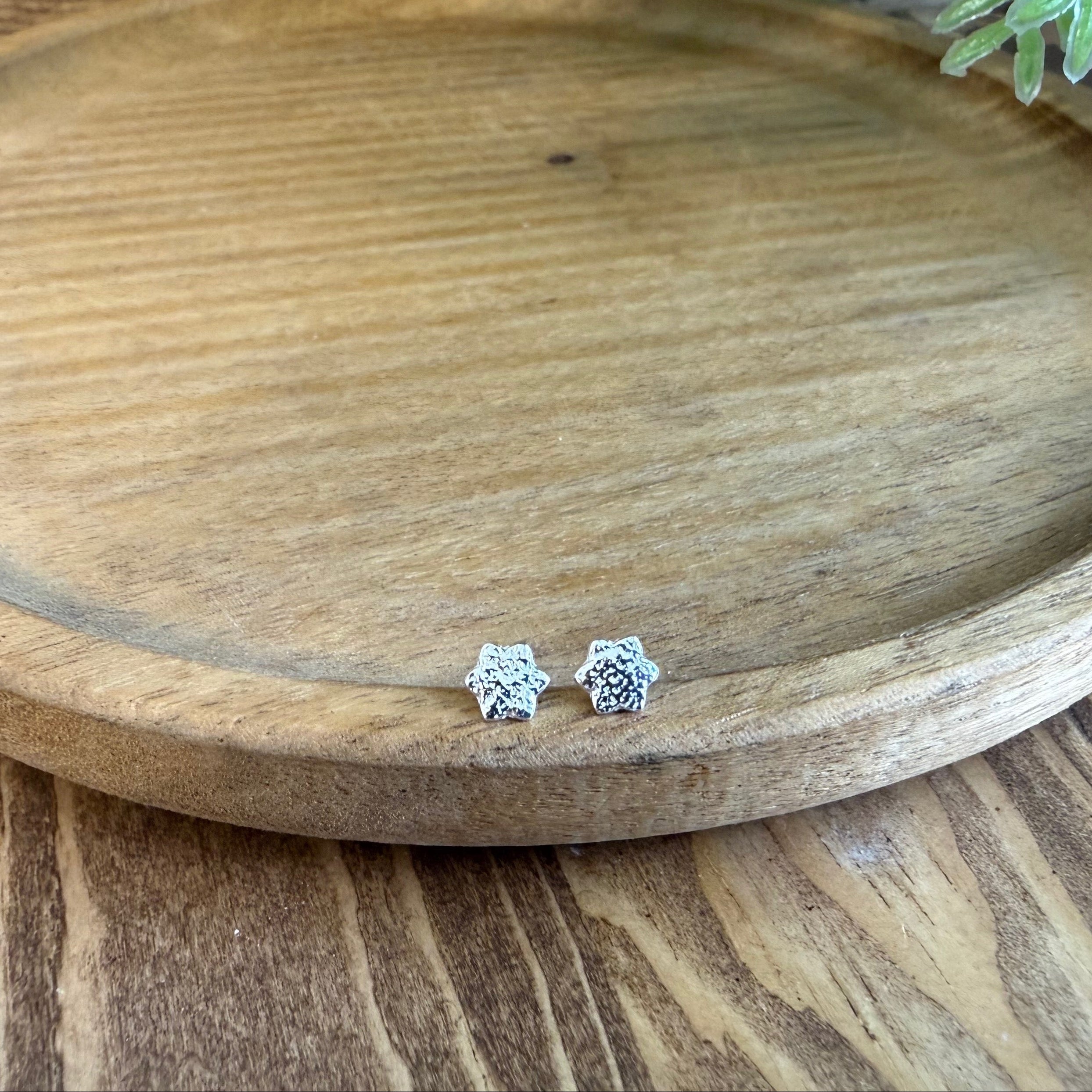 Sample - Sterling Silver Flower Studs – Lucy Kemp Jewellery